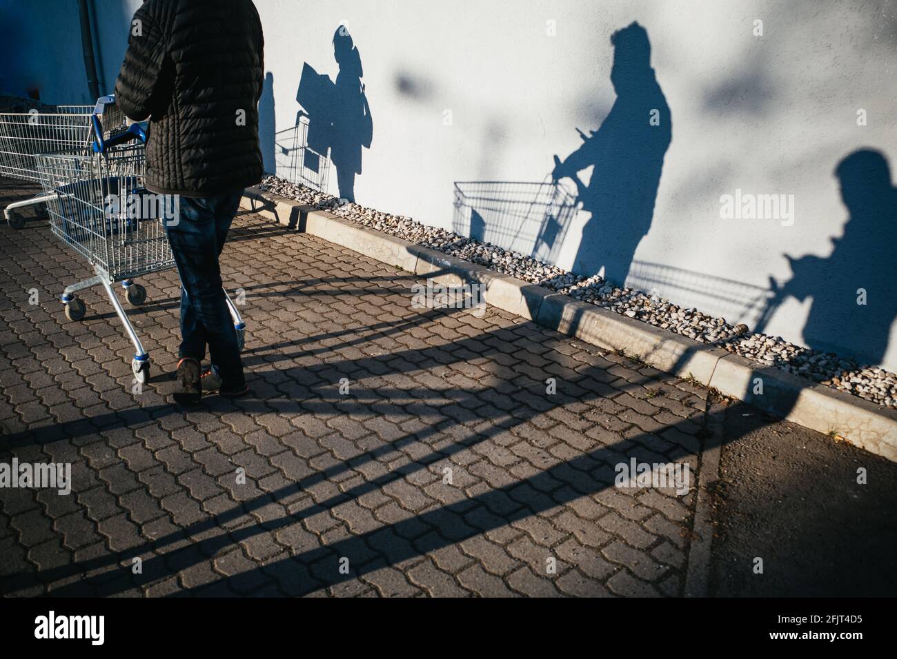 Groceries cart line hi-res stock photography and images - Alamy
