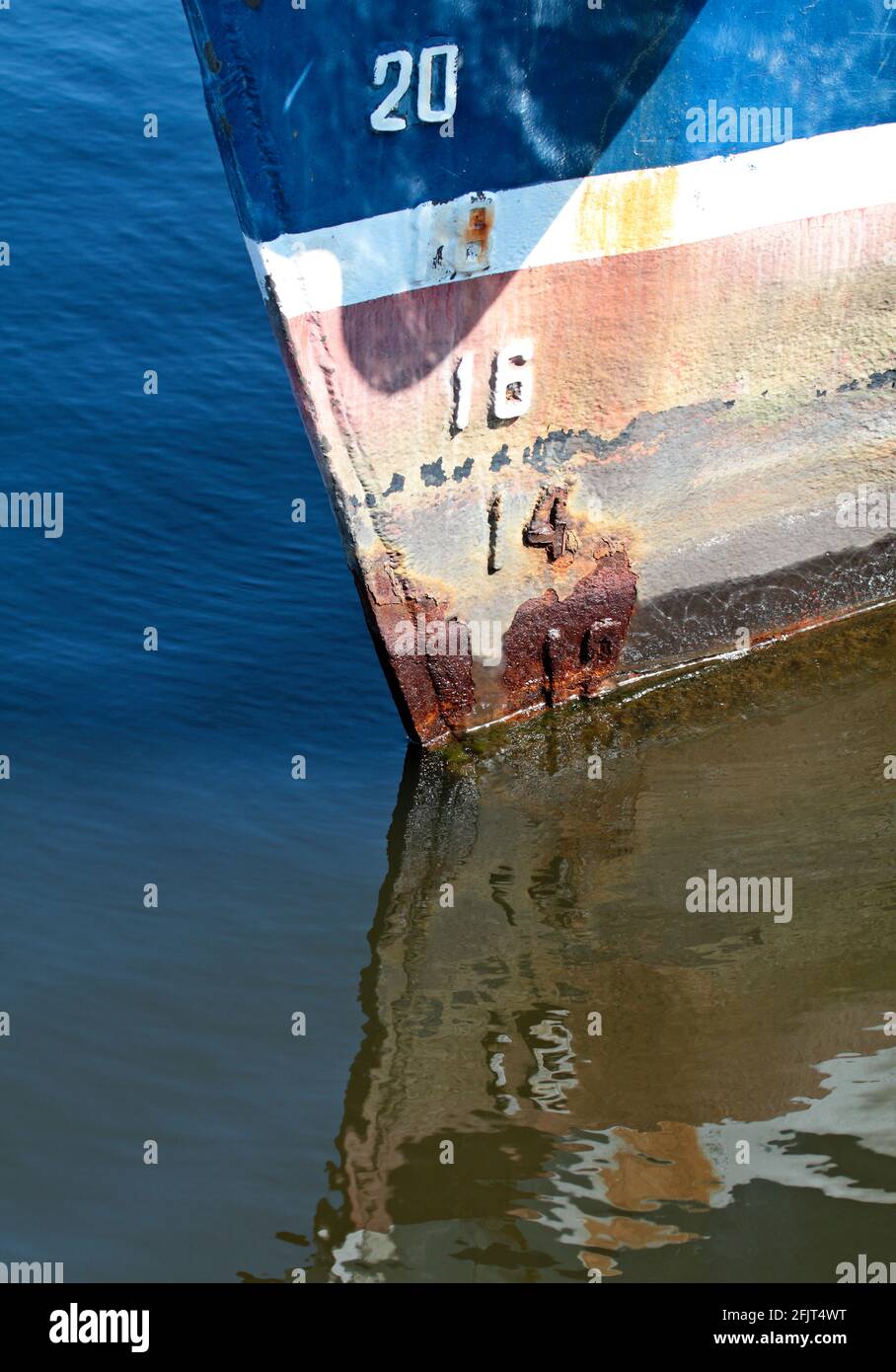 An old rusty boat bow with its reflection on a water Stock Photo - Alamy