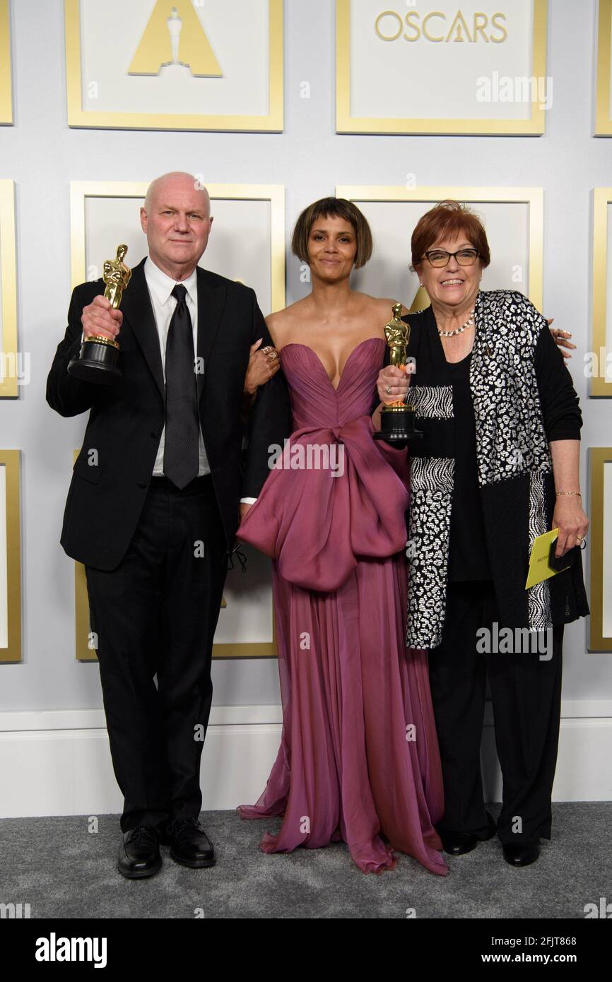 Los Angeles, USA. 25th Apr, 2021. Halley Berry (Center) poses Donald ...