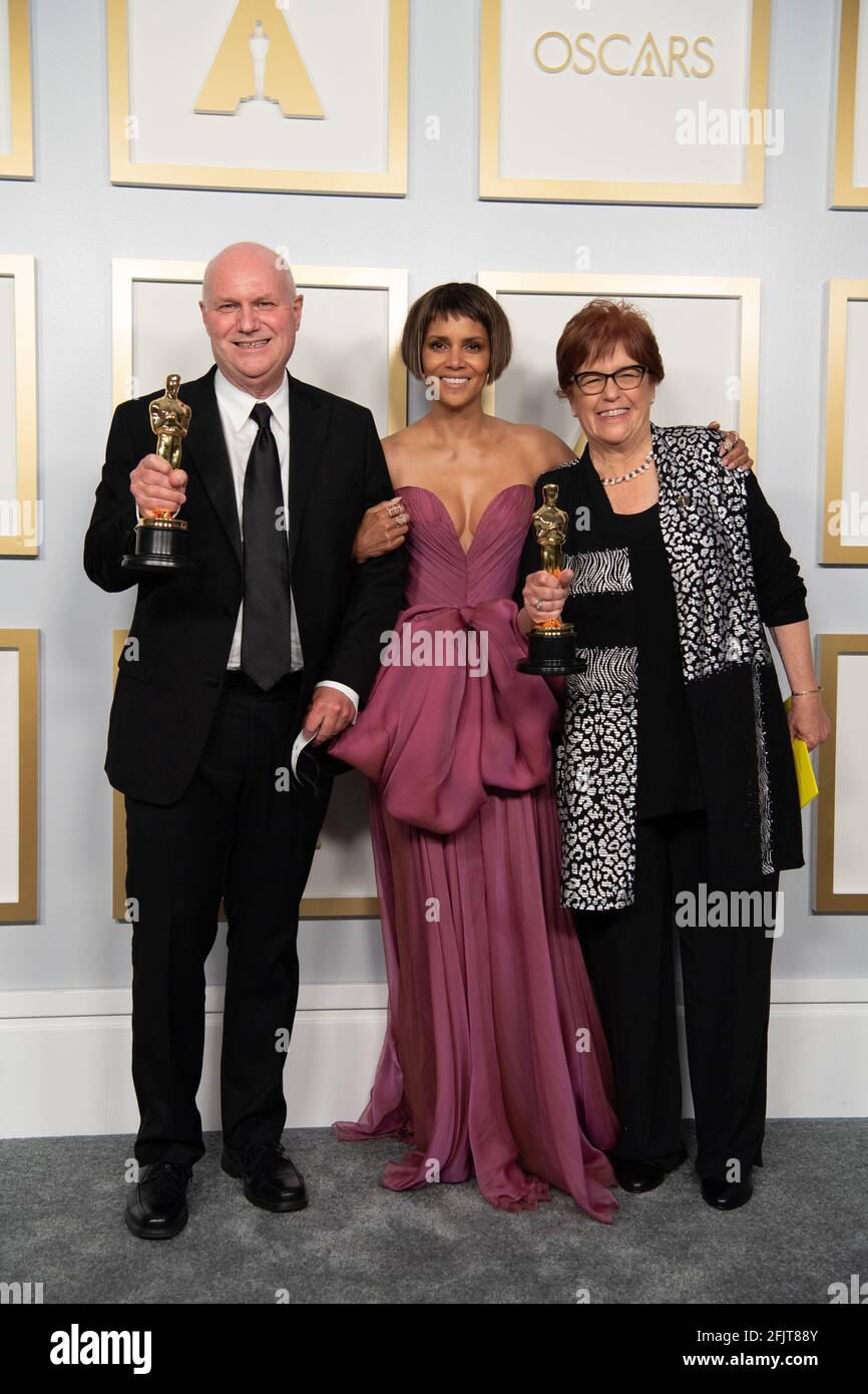 Los Angeles, USA. 25th Apr, 2021. Halley Berry (Center) poses Donald ...