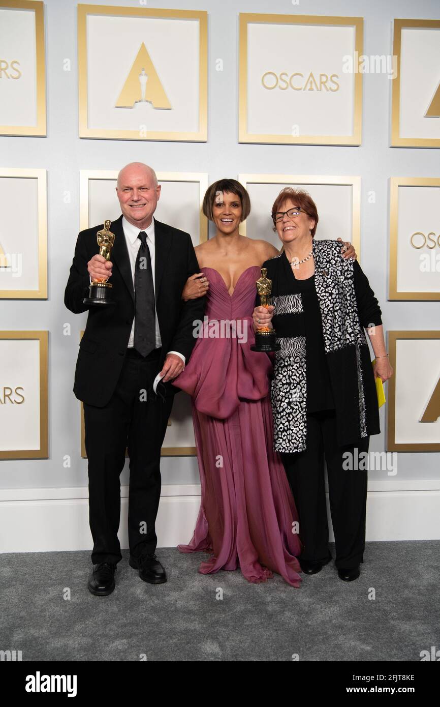 Los Angeles, USA. 25th Apr, 2021. Halley Berry (Center) poses Donald ...