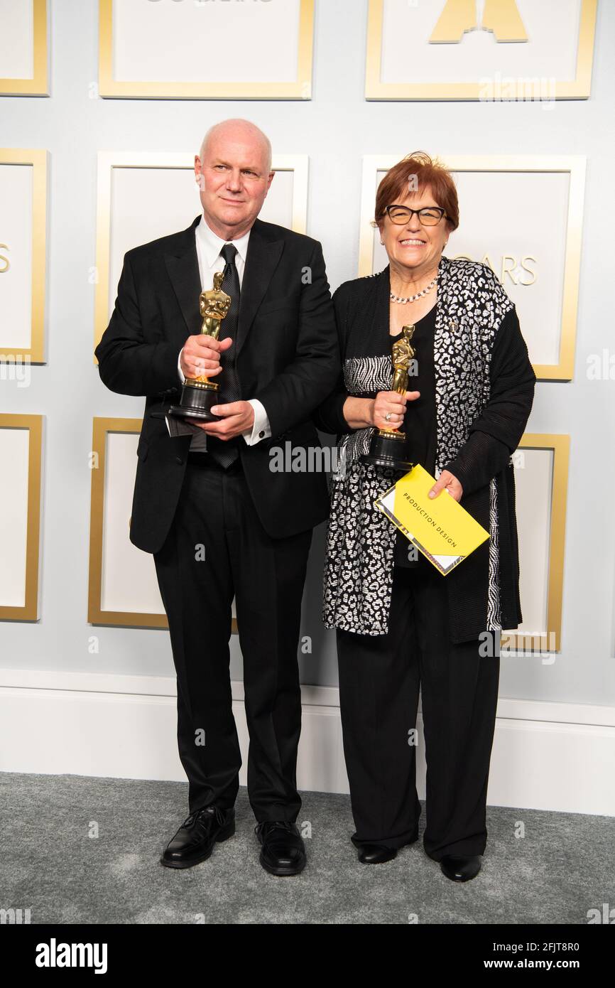 Donald Graham and Jan Pascale pose backstage with the Oscar® for ...