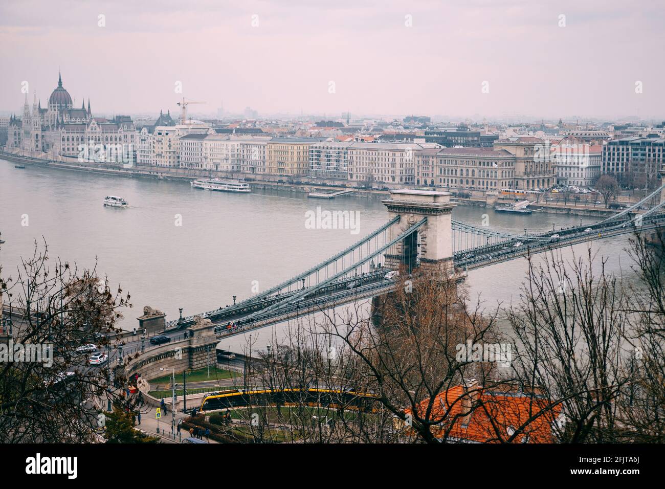 Panoramic daytime view of the Szechenyi Chain Bridge and the ensemble ...