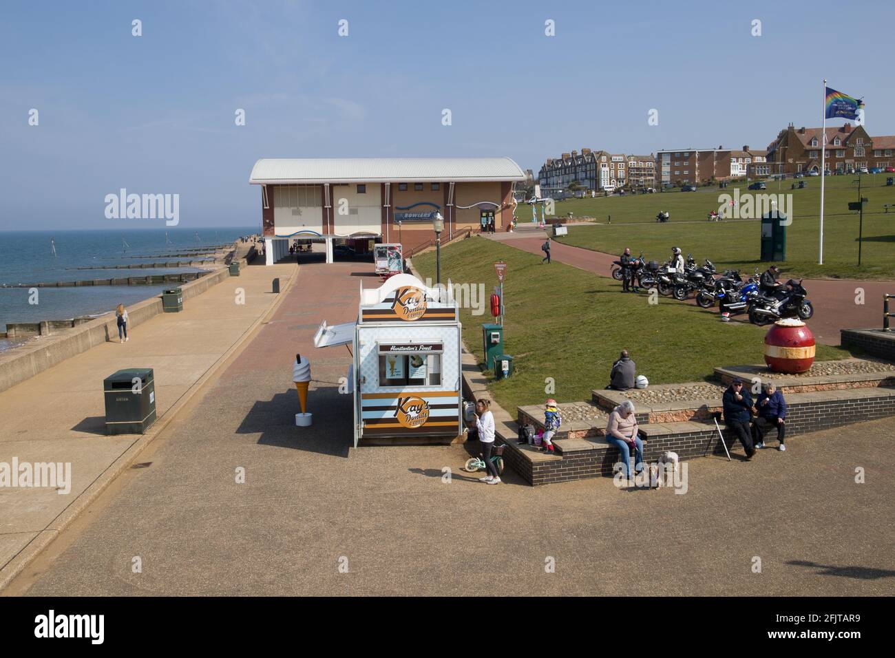 Hunstanton beach promenade hi-res stock photography and images - Alamy