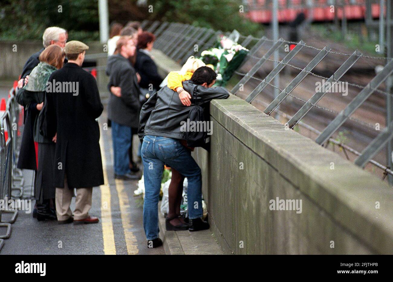1 YEAR AFTER THE LADBROKE GROVE RAIL CRASH Oct 2000A MINUTES SILENCE ...