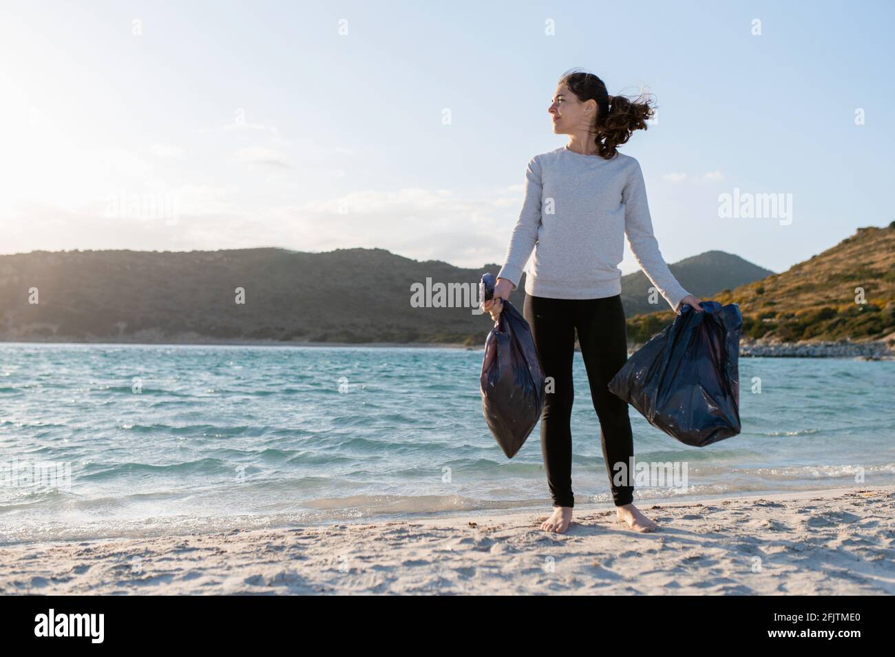 Youth community cleaning hi-res stock photography and images - Alamy