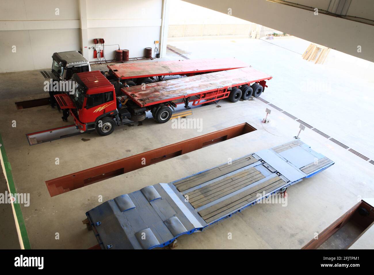 Vehicle heavy goods hi-res stock photography and images - Alamy