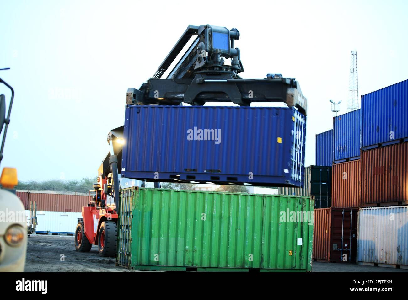 Forklift lifting cargo container hi-res stock photography and images ...