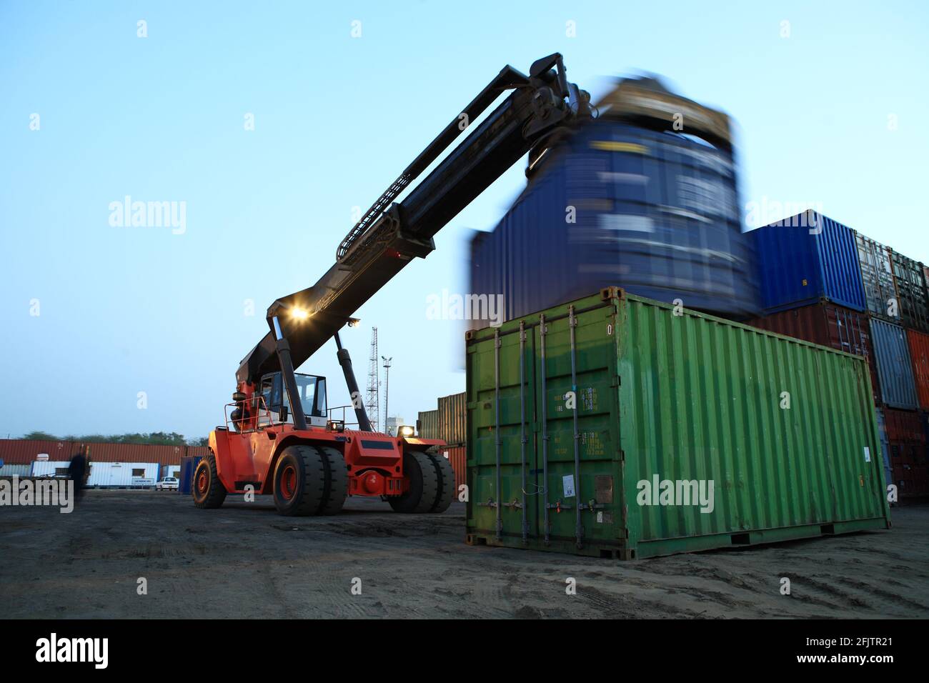 Forklift lifting cargo container hi-res stock photography and images ...