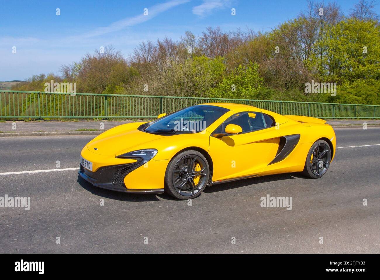 Moving car side view traffic light hi-res stock photography and images ...