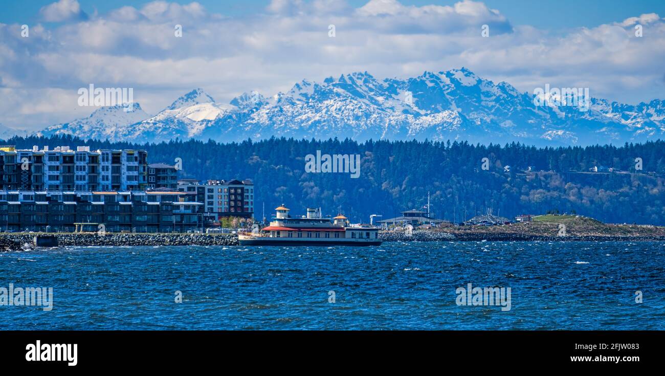A view of the waterfront in Ruston, Washington with the Oympic ...