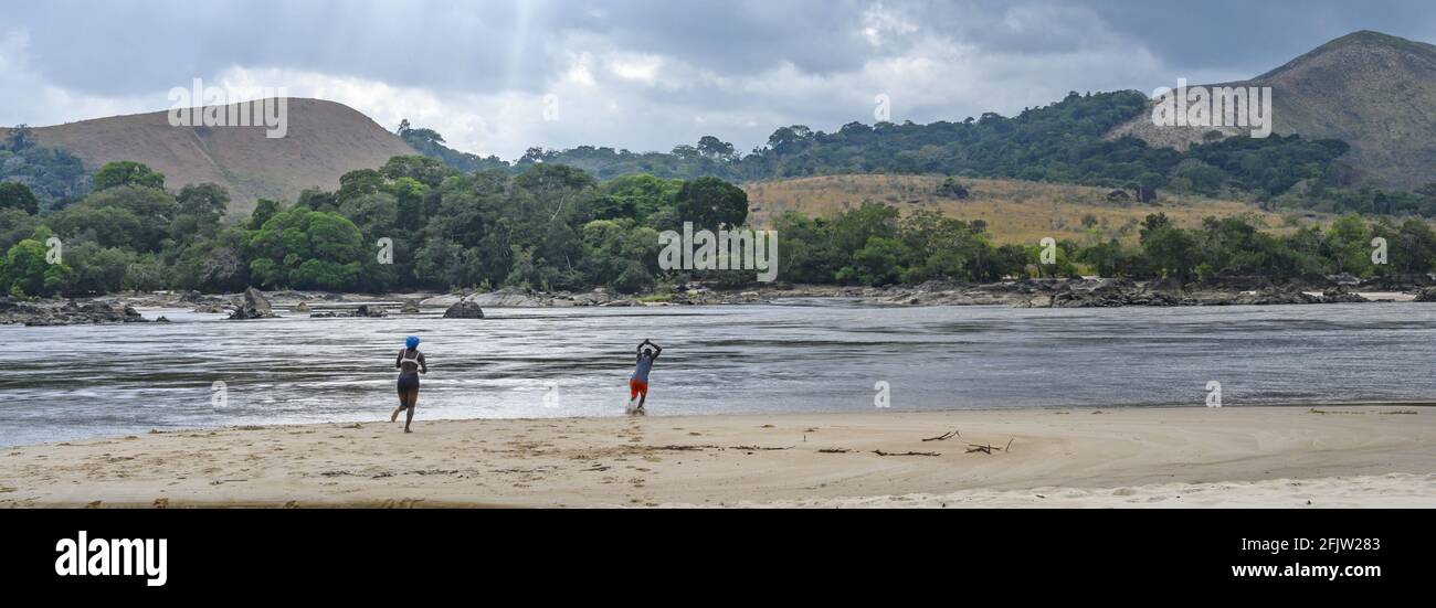Gabon, Ogooué-Ivindo district, La Lopé, bathers in Ogooué river Stock Photo - Alamy