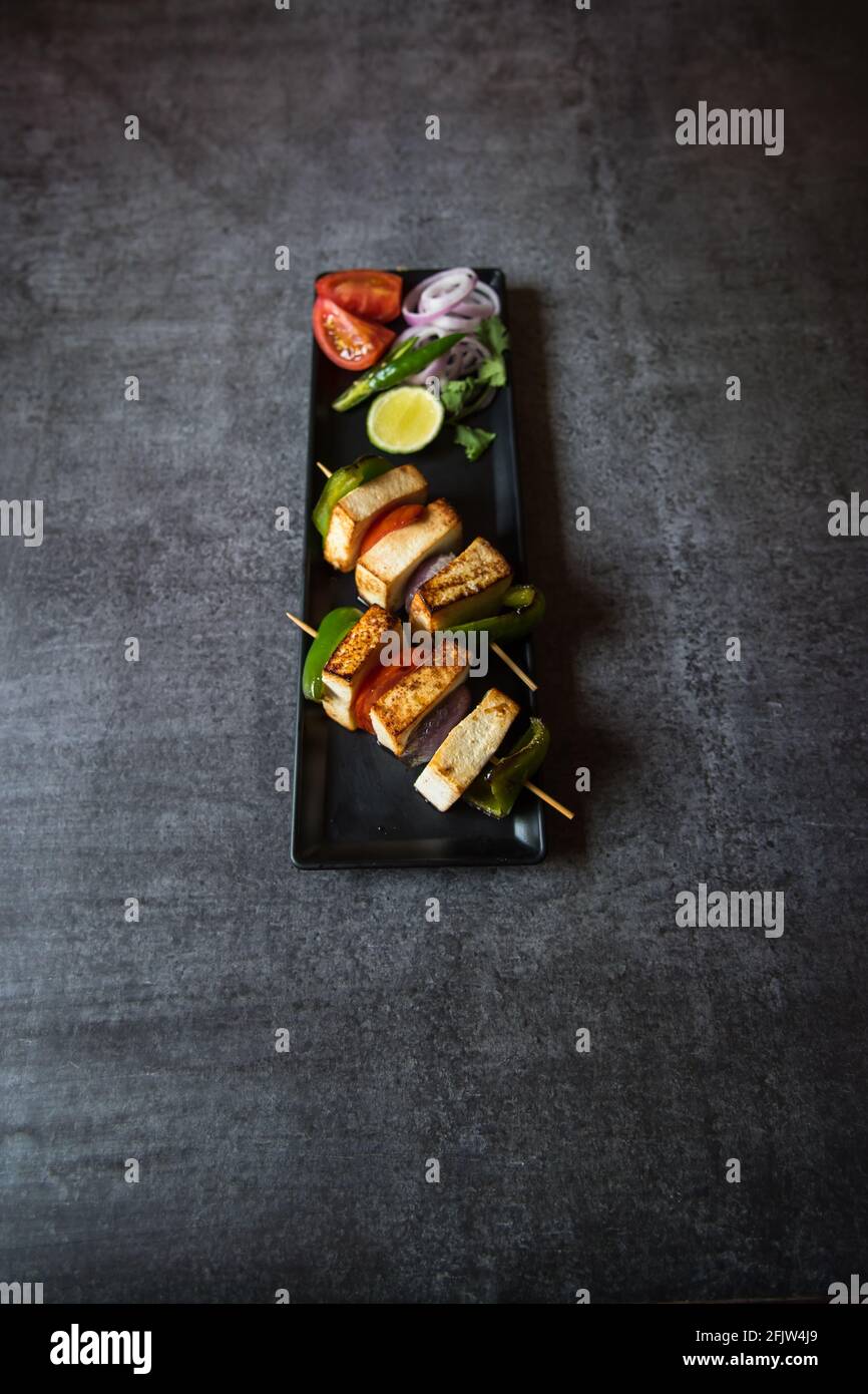Tandoori paneer kebab on tray hi-res stock photography and images - Alamy