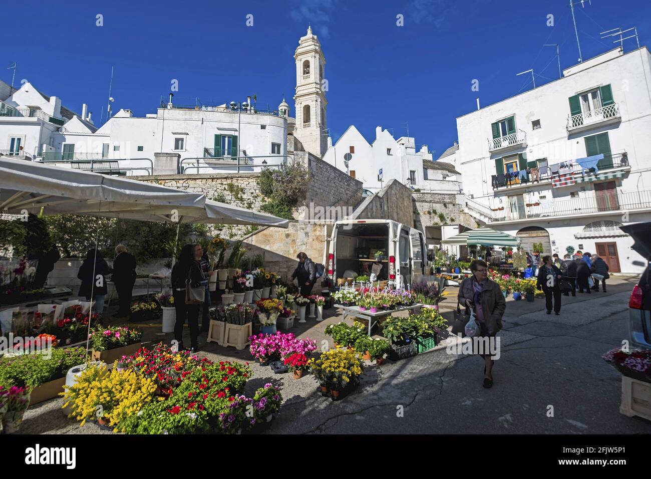 Puglia market hi-res stock photography and images - Alamy
