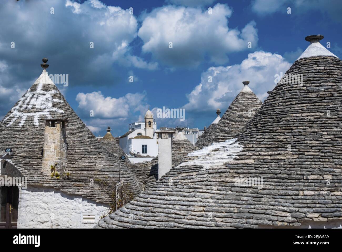 Italia, Puglia, Alberobello, bee-hives houses, or trulli Stock Photo ...