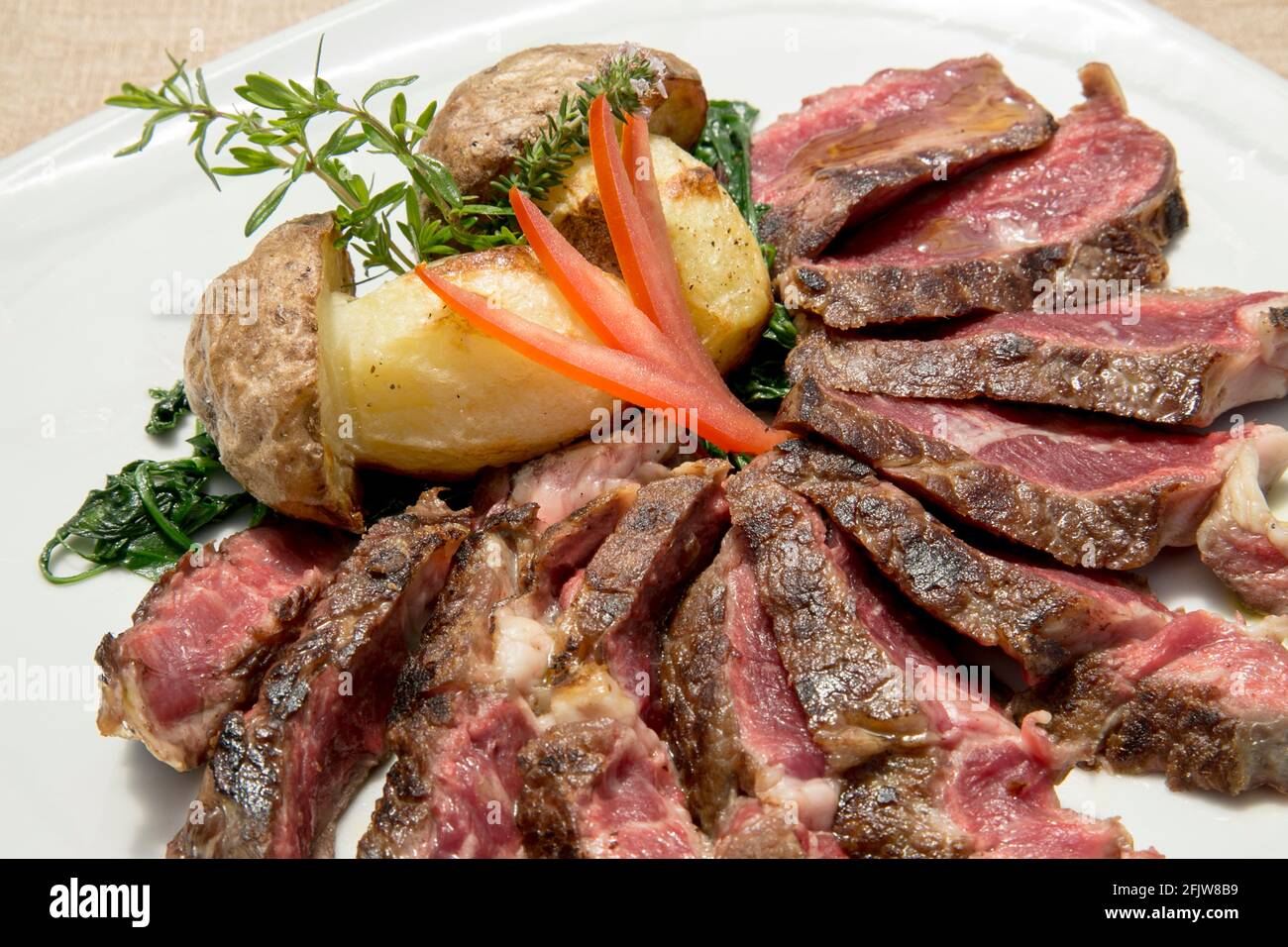 piatti di carne della cucina italiana Stock Photo - Alamy