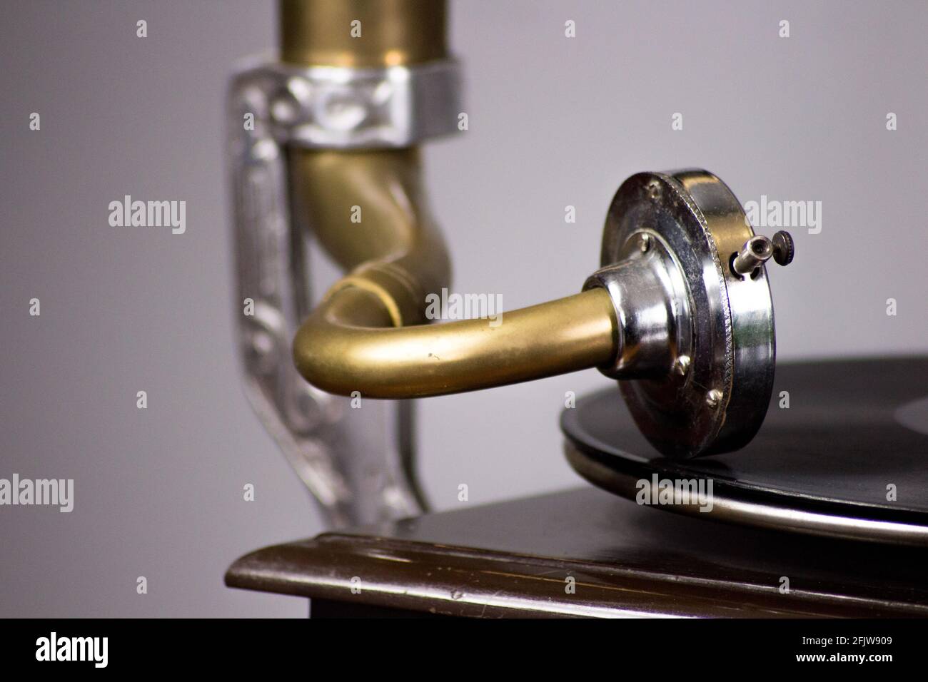 Portable wind up gramophone hi-res stock photography and images - Alamy