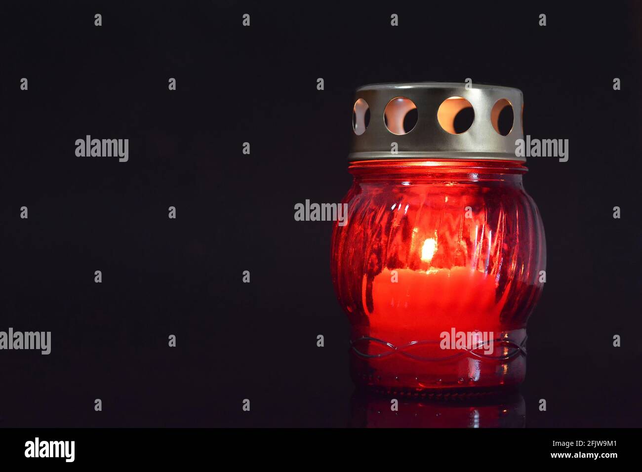 Dark grave hi-res stock photography and images - Alamy