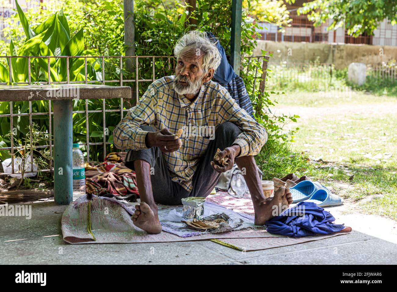 Indian beggar hi-res stock photography and images - Alamy