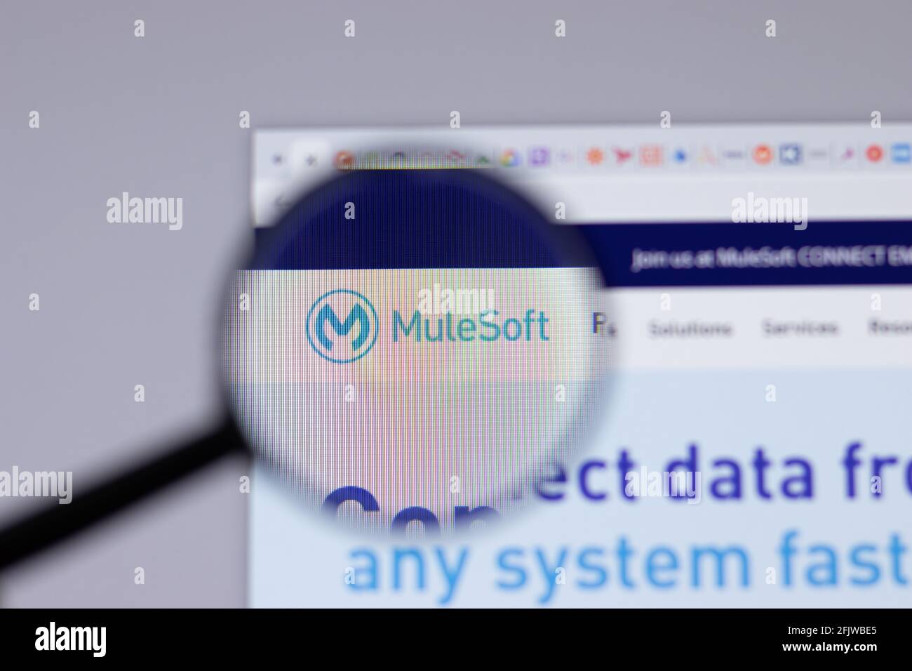 Mulesoft logo hi-res stock photography and images - Alamy