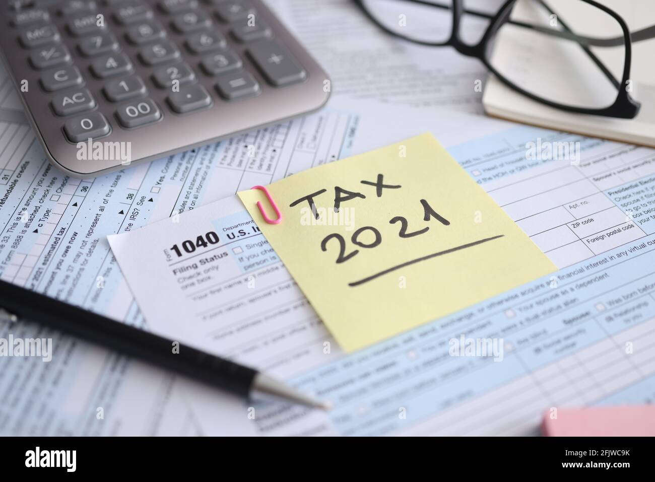 2021 tax forms hi-res stock photography and images - Alamy