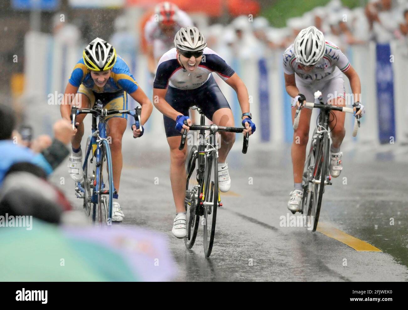 OLYMPIC GAMES BEIJING 2008. WOMANS ROAD RACE. NICOLE COOKE WINS GOLD ...