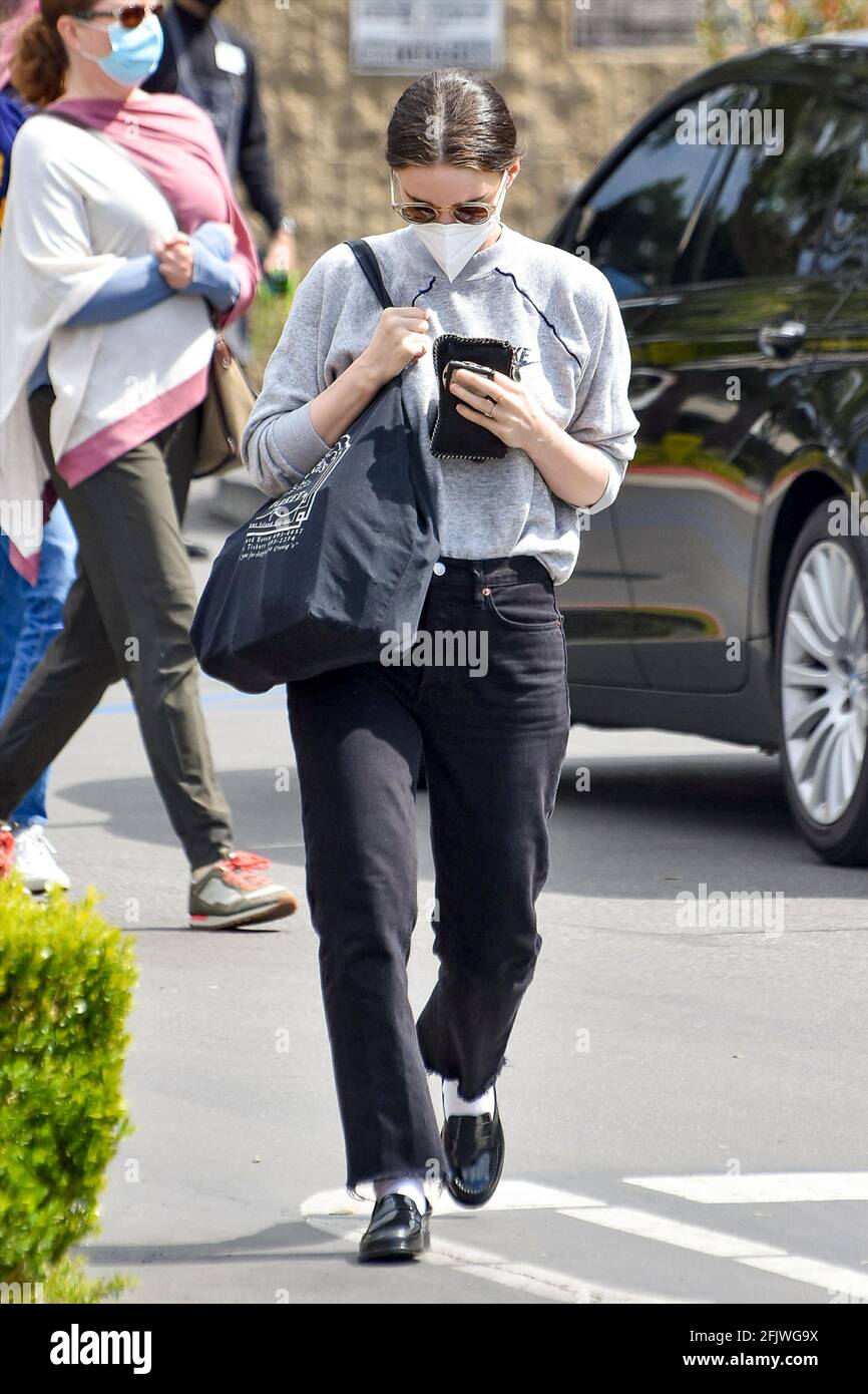 Los Angeles - CA - 20210313 - Rooney Mara covers up with a protective ...