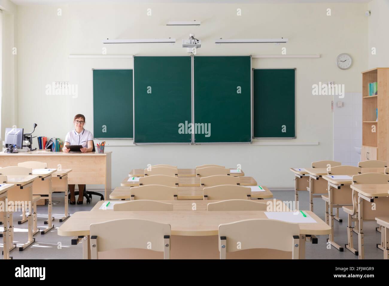 Elementary school gymnasium hi-res stock photography and images - Alamy