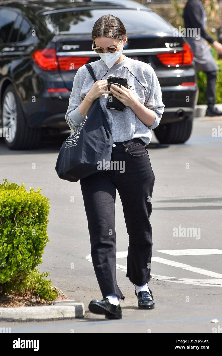 Los Angeles - CA - 20210313 - Rooney Mara covers up with a protective ...