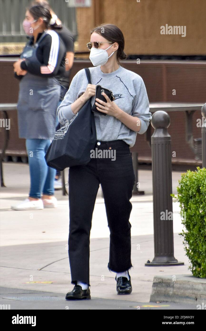 Los Angeles - CA - 20210313 - Rooney Mara covers up with a protective ...