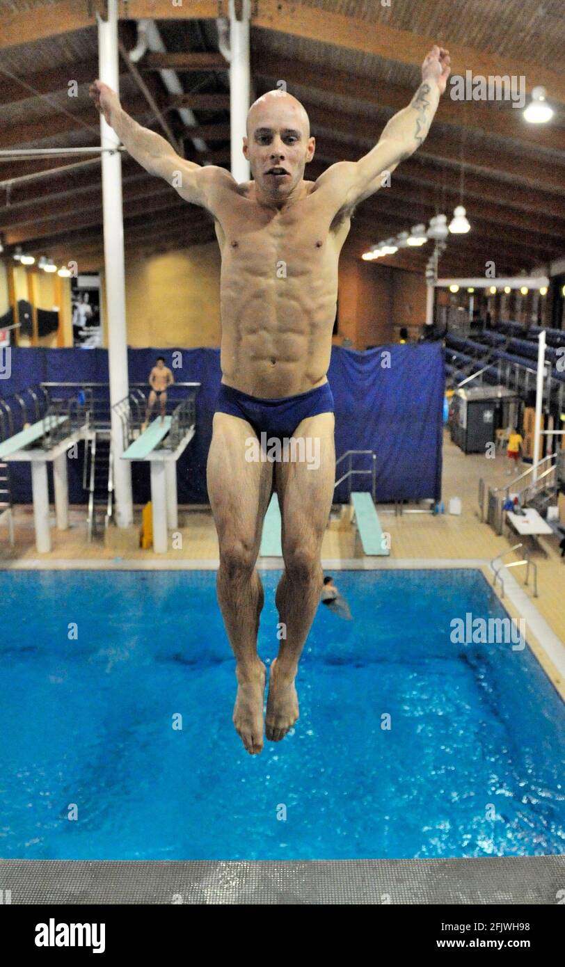 PETER WATERFIELD 10m Platform Diver. 3/3/2011. PICTURE DAVID ASHDOWN ...