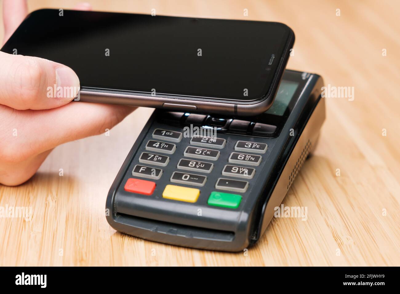 Contactless payment with mobile phone using wireless payment terminal ...