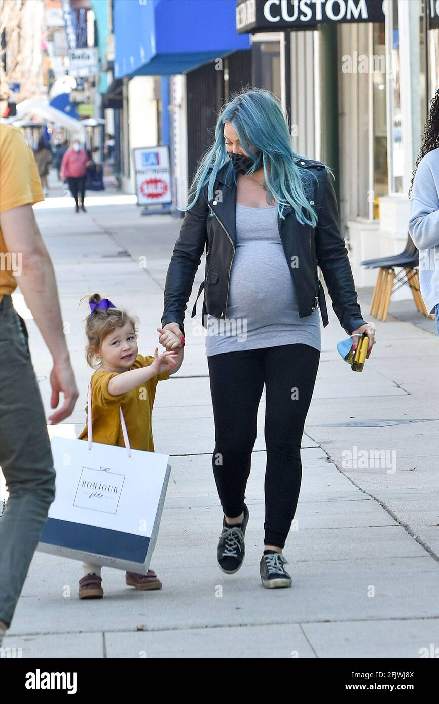 Los Angeles - CA - 20210313 - Hilary Duff and Matthew Koma are seen out ...
