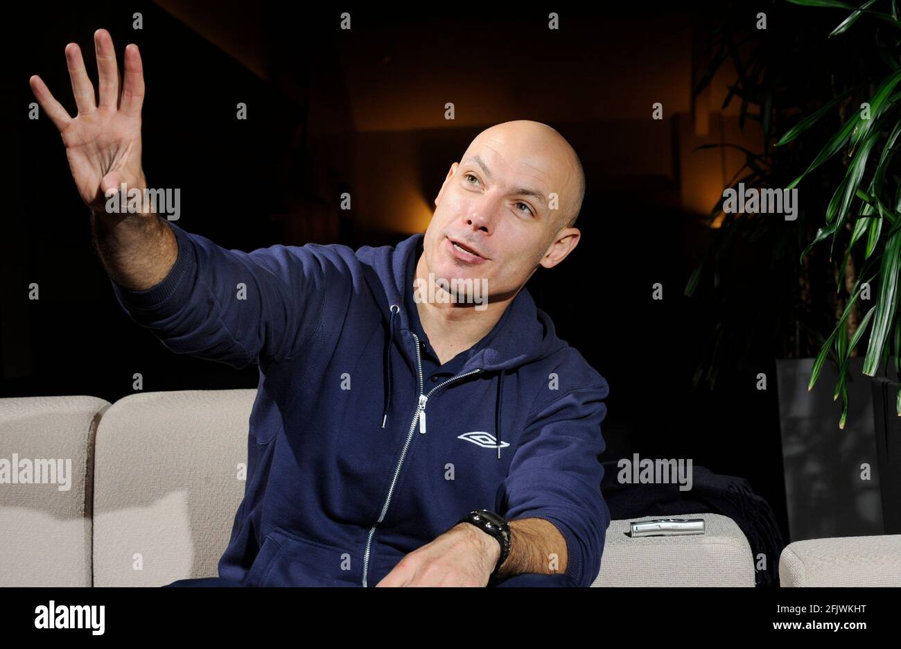 2010 world cup final howard webb hi-res stock photography and images ...