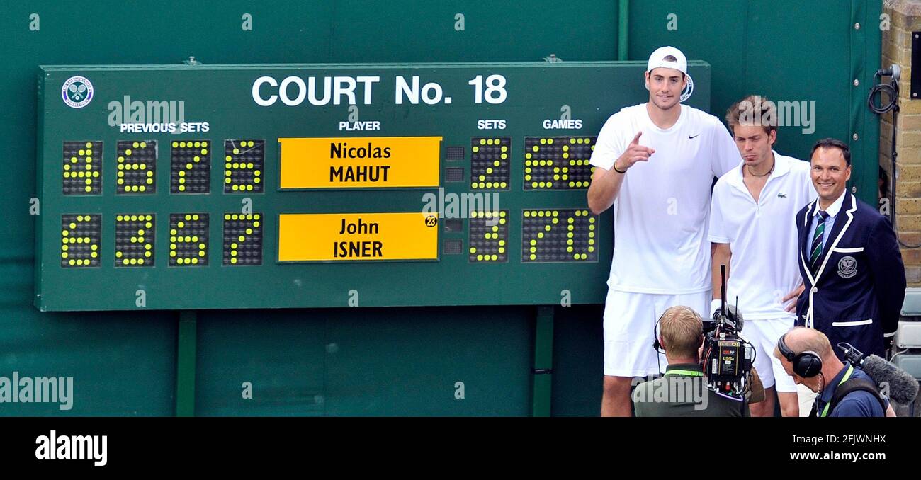 WIMBLEDON 2010. 4th day. 24/6/2010 NICOLAS MAHUT V JOHN ISNER, JOHN ...