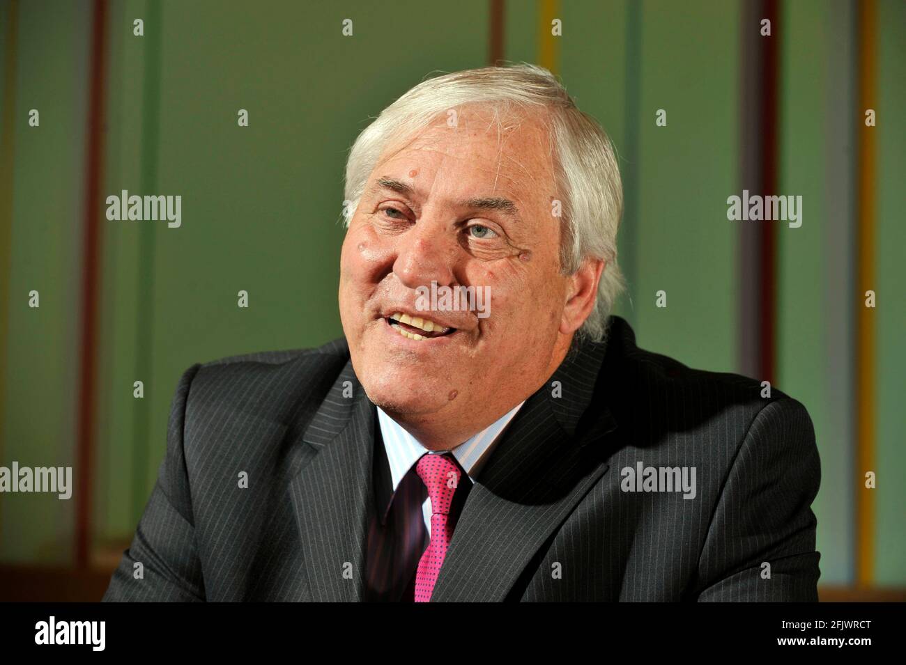 Keith hackett referee hi-res stock photography and images - Alamy