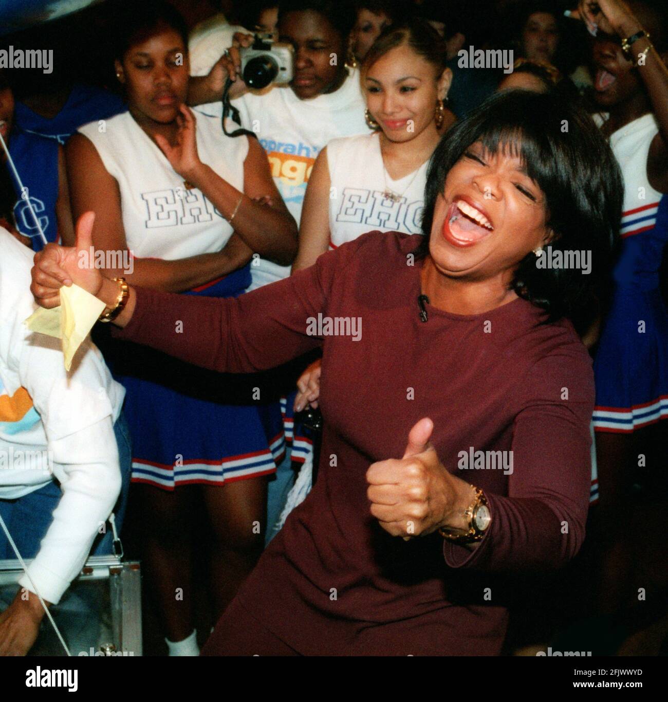 Oprah winfrey 1998 hi-res stock photography and images - Alamy
