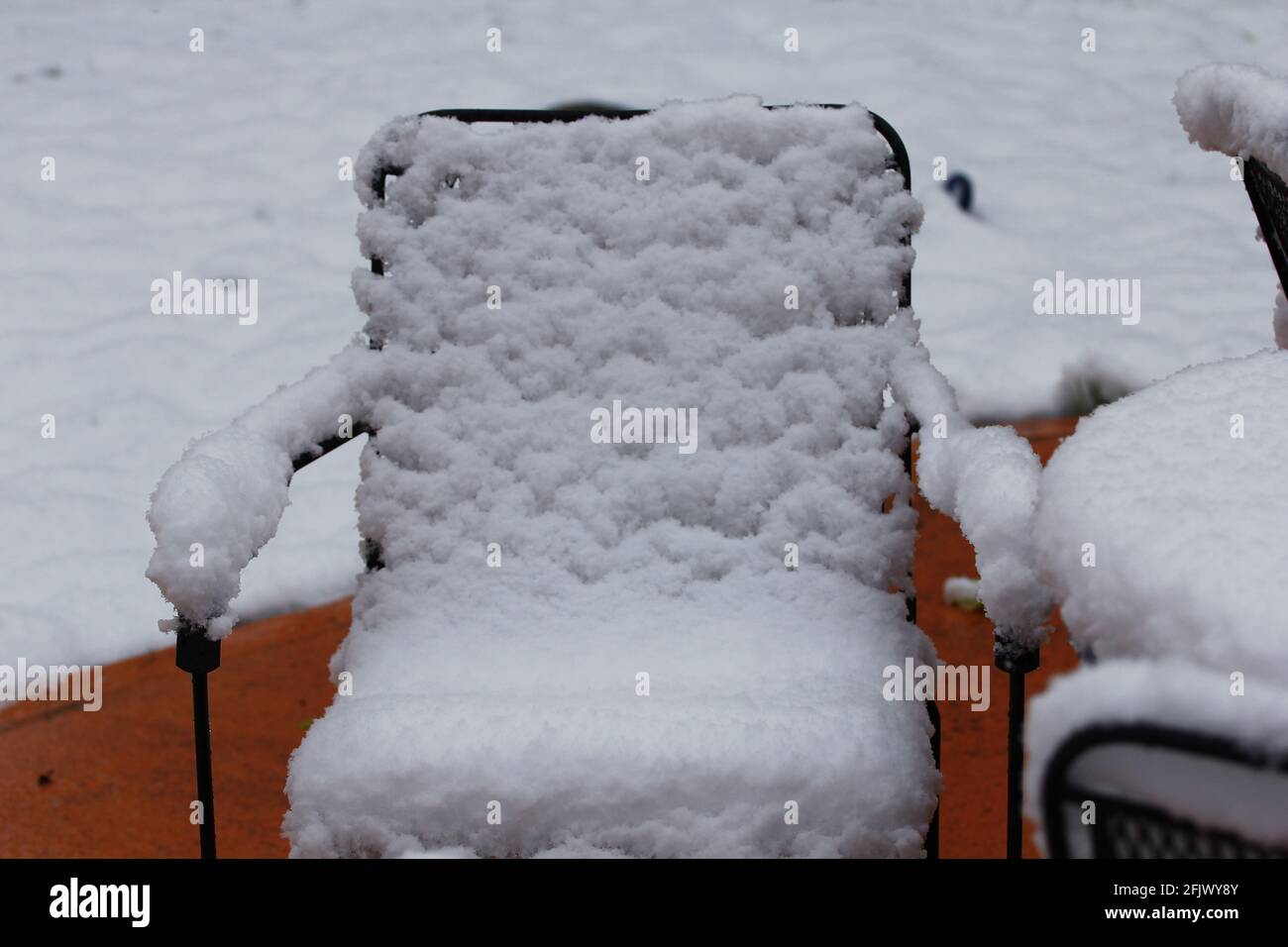 Heavy Wet Spring Snow Stock Photo - Alamy