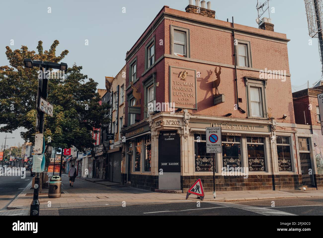 Camden high street pub hi-res stock photography and images - Alamy