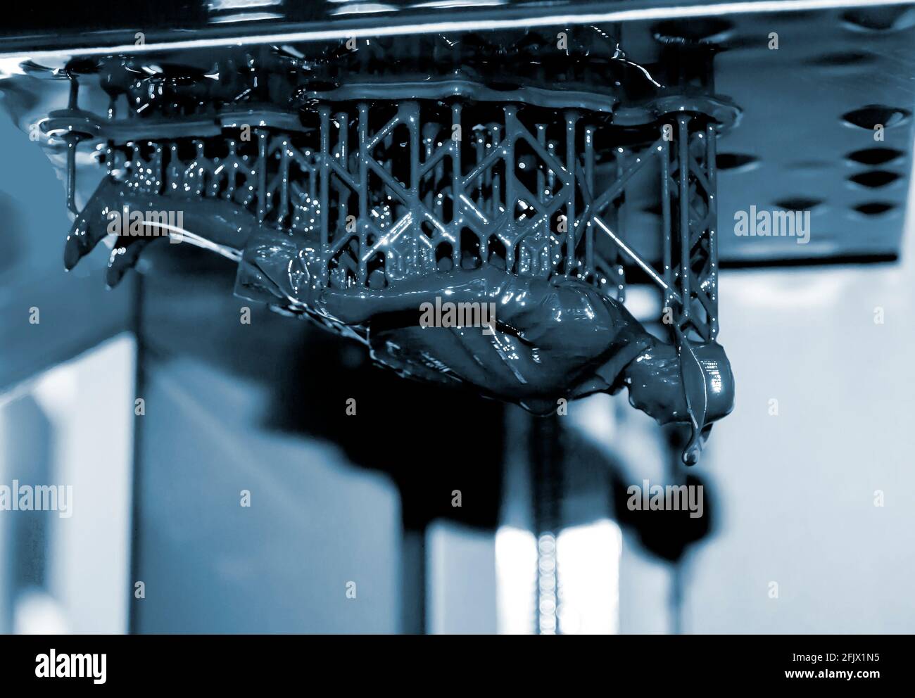 Stereolithography DPL 3d printer create small detail and liquid drips ...