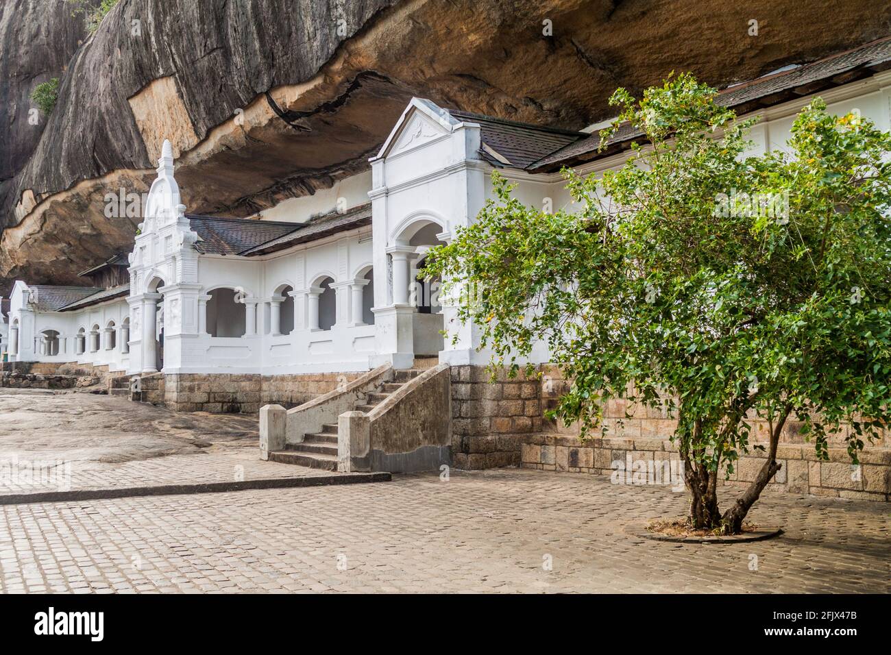 Dambulla cave temple sri lanka hi-res stock photography and images - Alamy