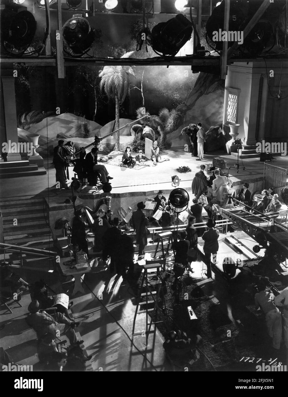 HAROLD LLOYD and PHYLLIS WELCH on set candid with Movie Crew during ...
