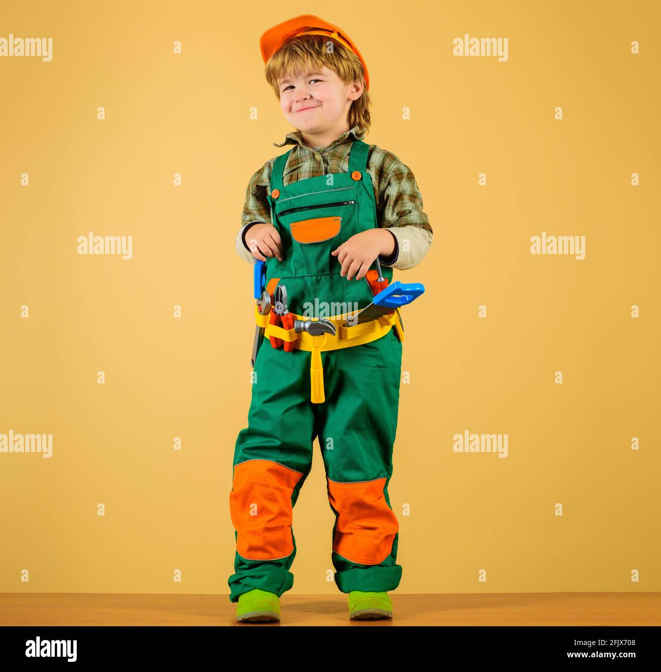Builders helmet hi-res stock photography and images - Alamy