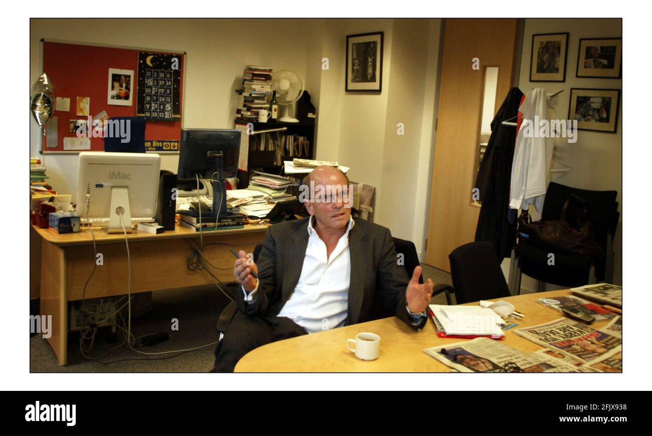 Roger Alton editor of The OBSERVER.pic David Sandison 19/12/2005 Stock Photo - Alamy