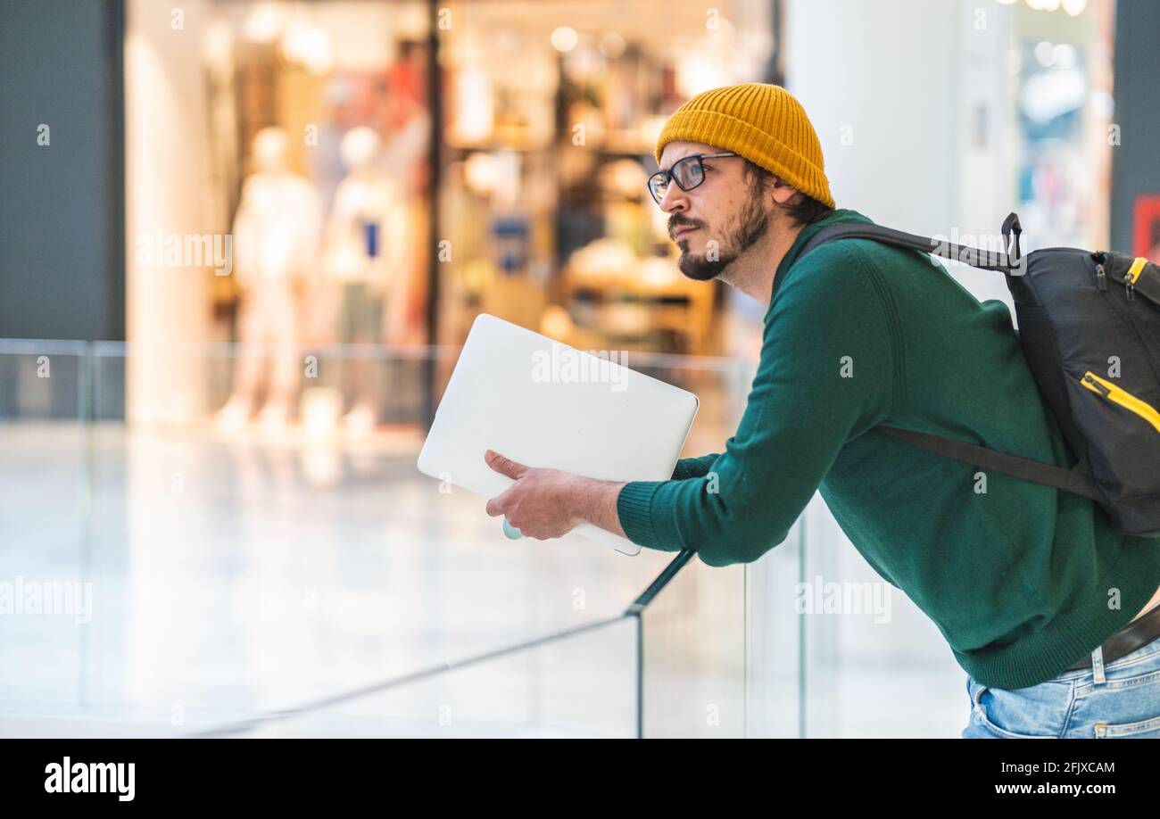 Man Carrying Laptop Bag High Resolution Stock Photography and Images ...