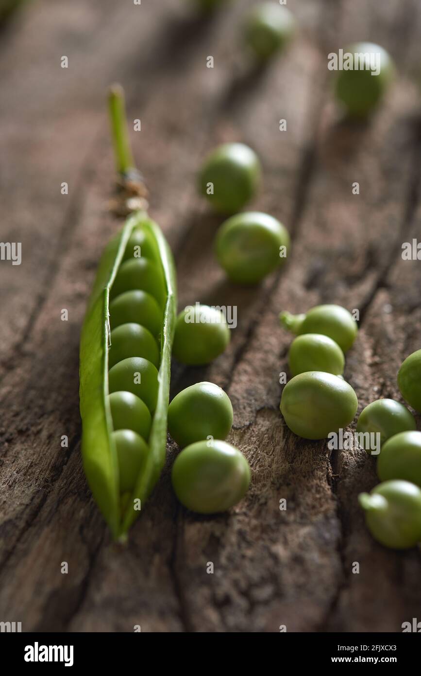 Peas texture hi-res stock photography and images - Alamy
