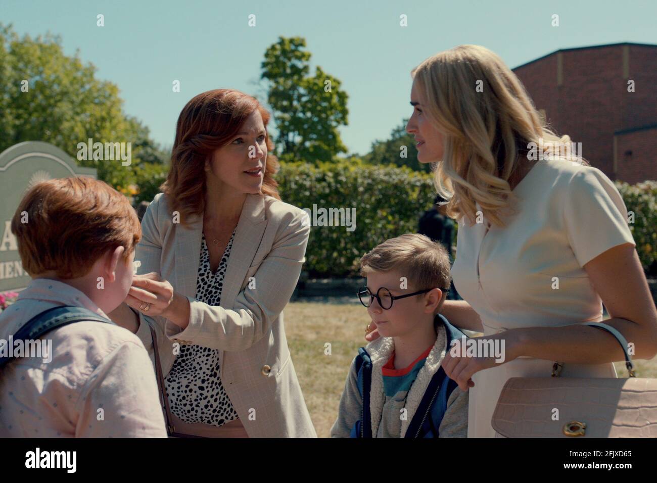 GINNY & GEORGIA, (aka GINNY AND GEORGIA), from left: Connor Laidman ...