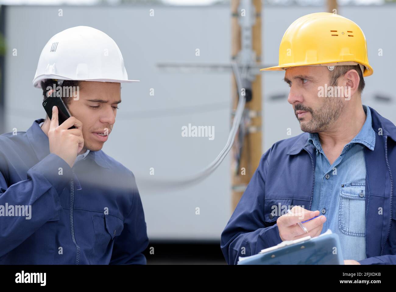 Senior and apprentice engineers hi-res stock photography and images - Alamy