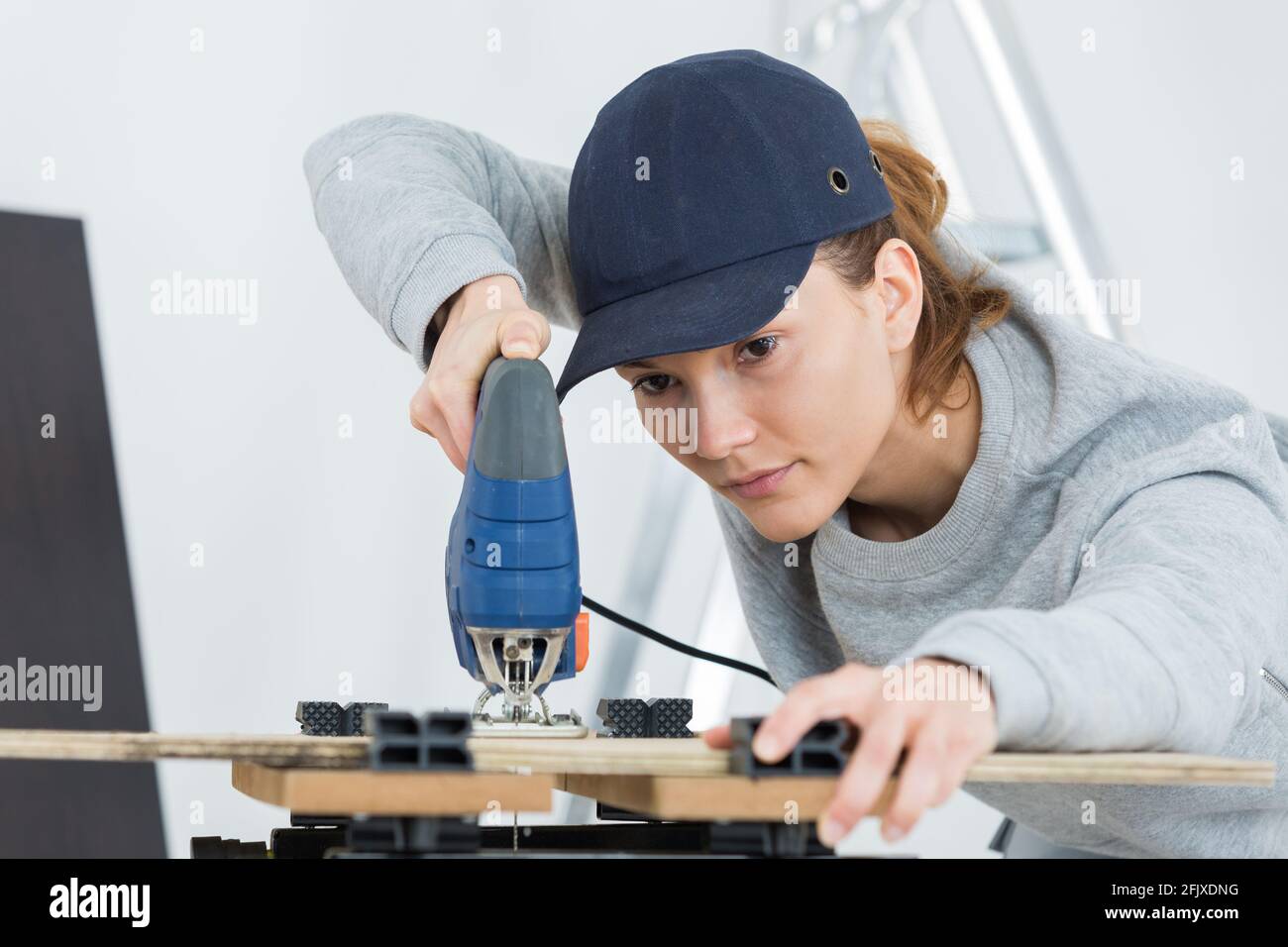 female carpenter cutting wood with tablesaw Stock Photo - Alamy