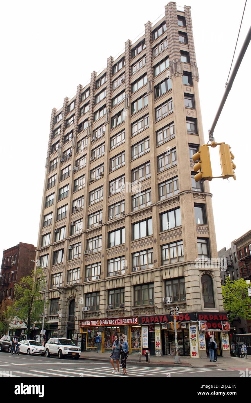 1929 multi-story residential Art Deco building at 2 Cornelia Street ...